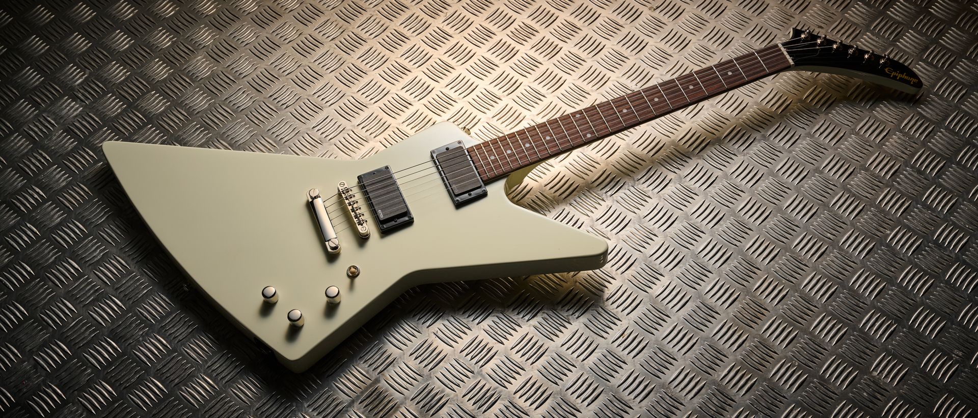 Unleashing the Beast: A Deep Dive into the Epiphone Explorer 80s EMG ...